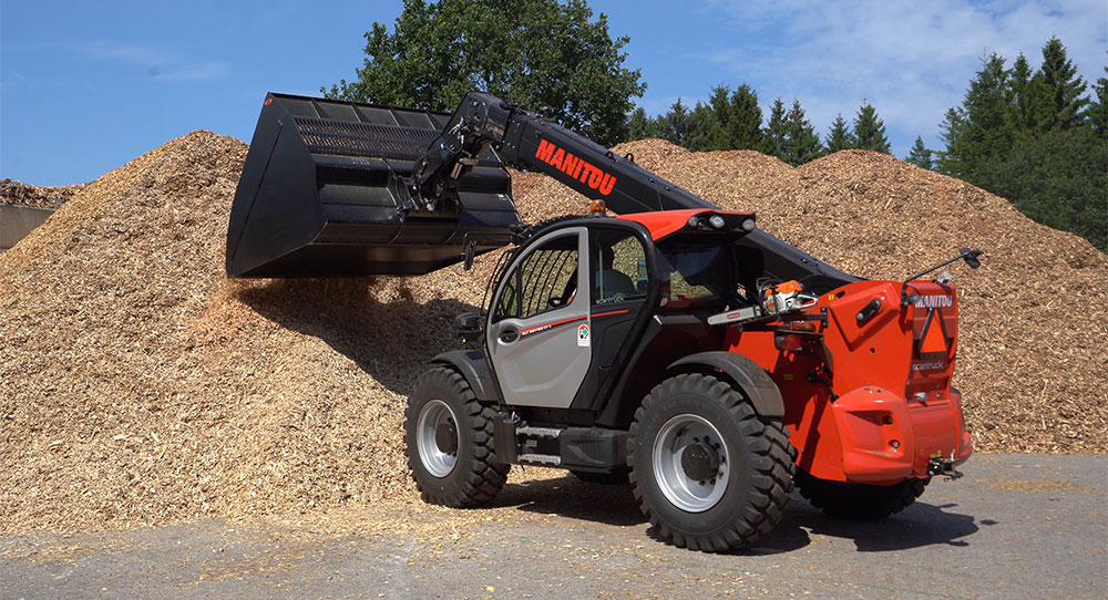 Reinforced wood chip bucket for sawmill - Maskinfabrikken JST A/S